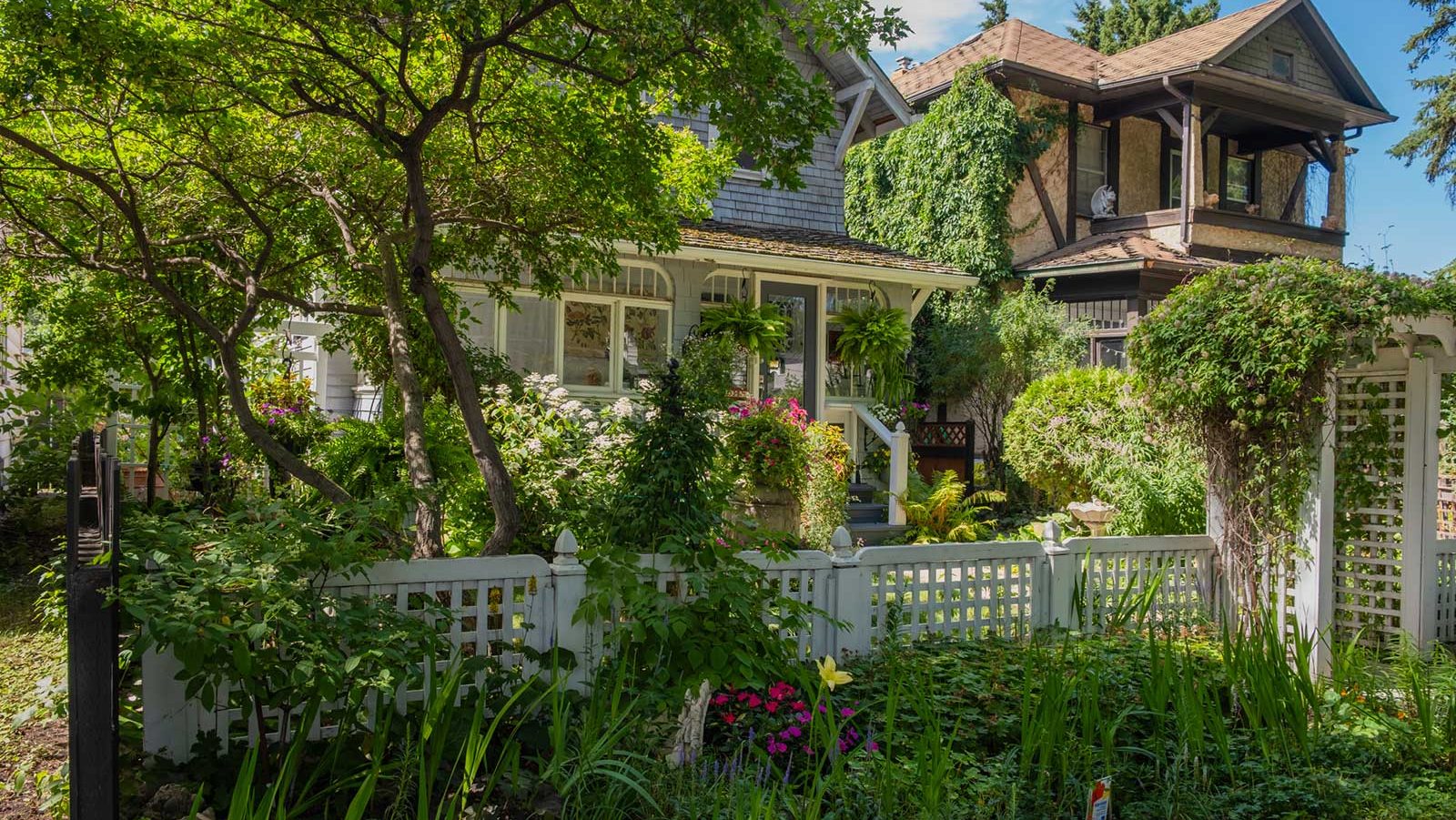 Edmonton’s ‘Front Yards in Bloom’ program cancelled after 25 years