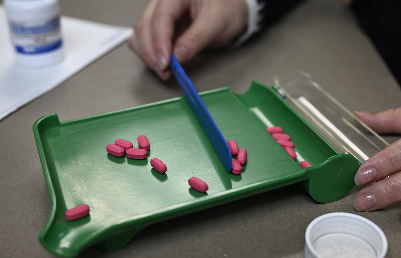 Alberta pharmacist suspended for diverting narcotics, forging ...