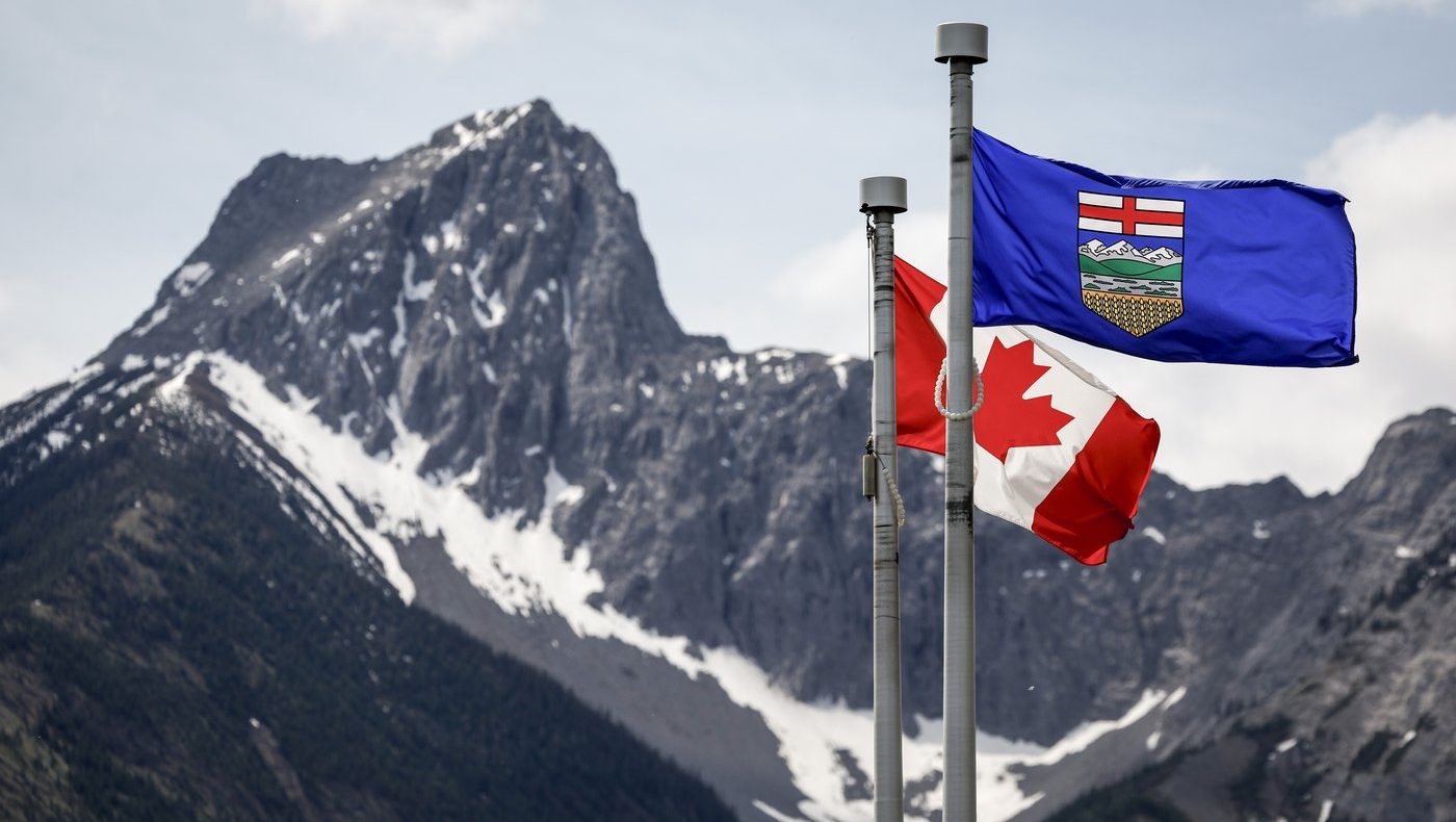 Alberta Environment Minister Rebecca Schulz resigning from cabinet