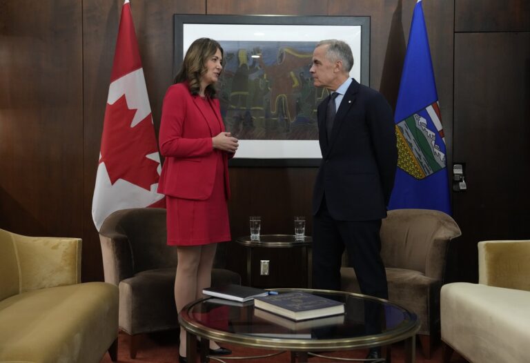 Canadian and U.S. stock markets down in late-morning trading, loonie ...