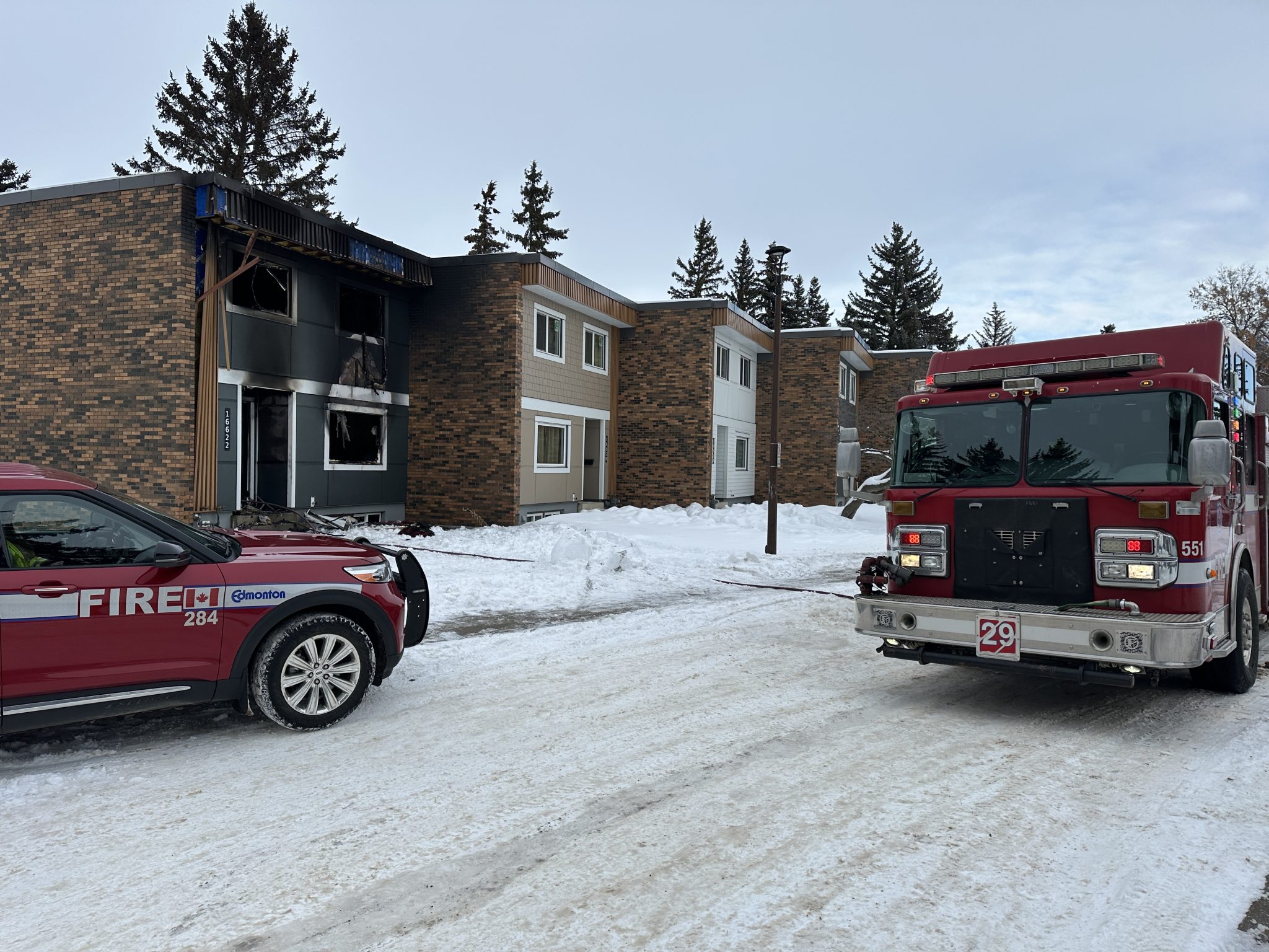 West Edmonton rowhouse evacuated after fire breaks out