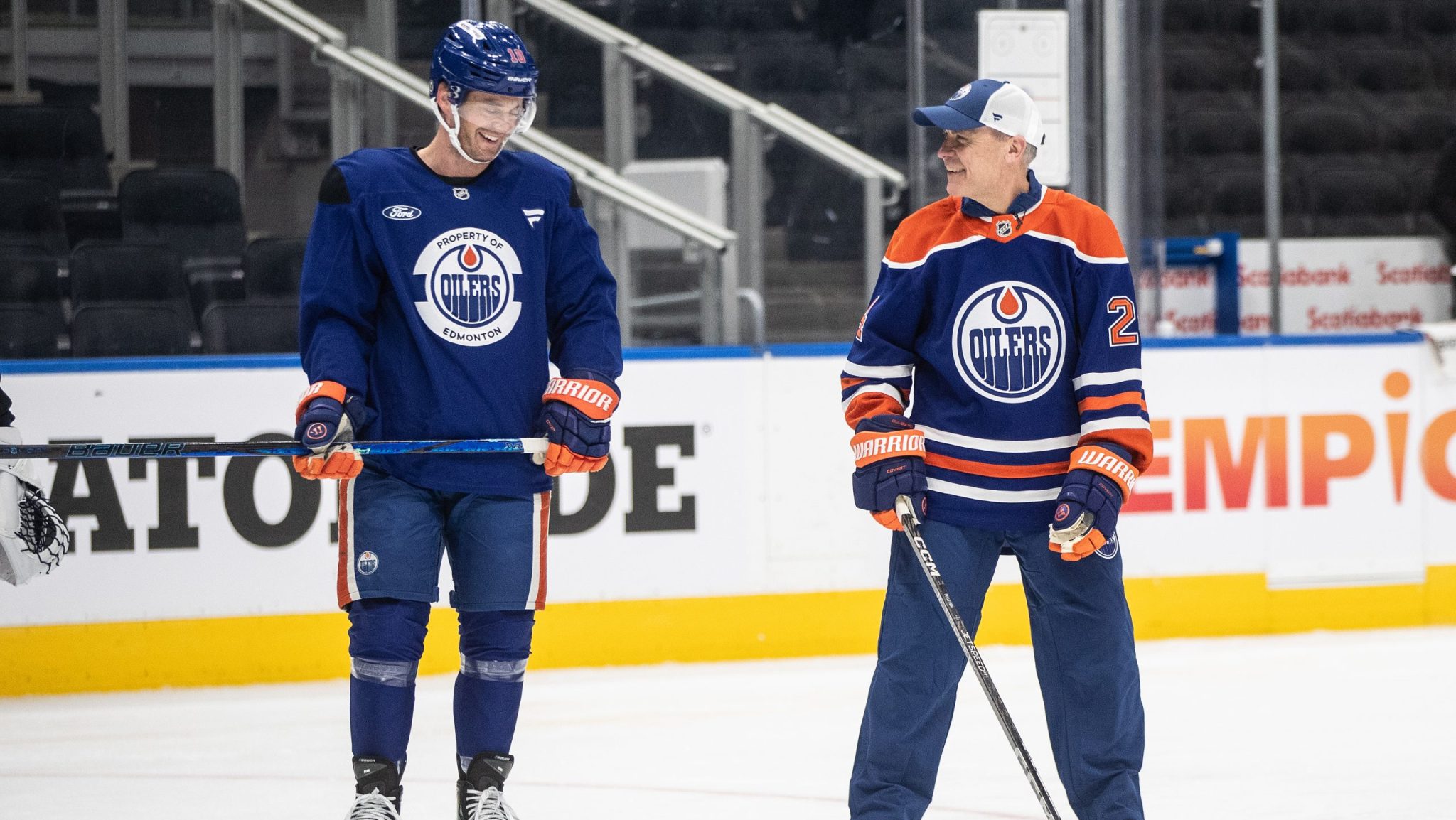 Edmonton Oilers fan Mark Carney practises with team before their game ...