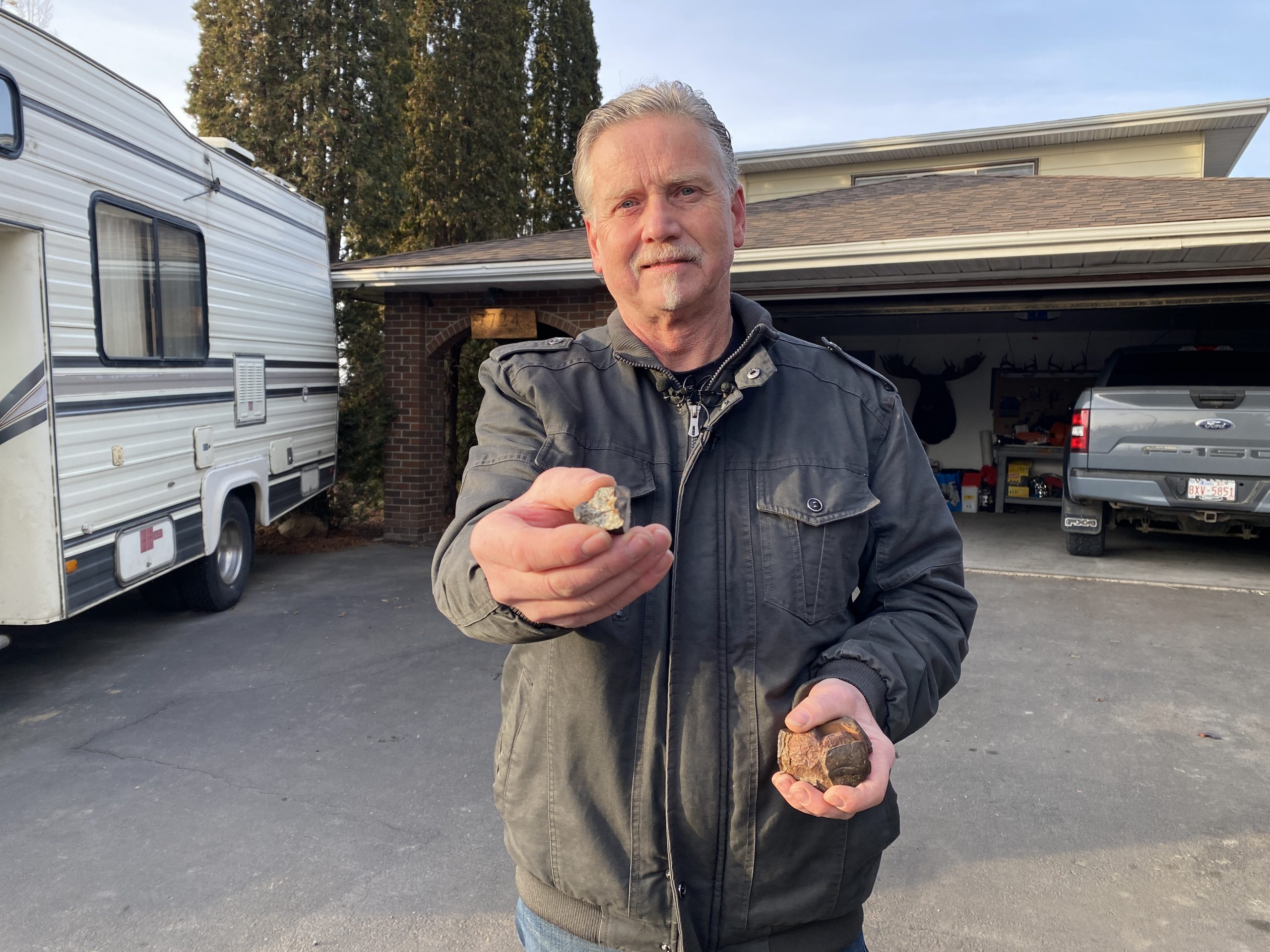 Edmonton man finds meteorite while cleaning gutters