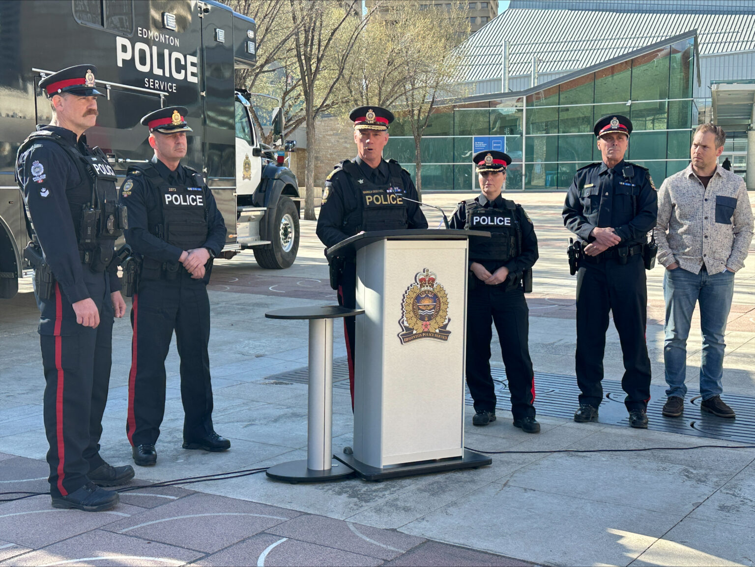 Game 7: Oilers fan parks at capacity, Edmonton police say