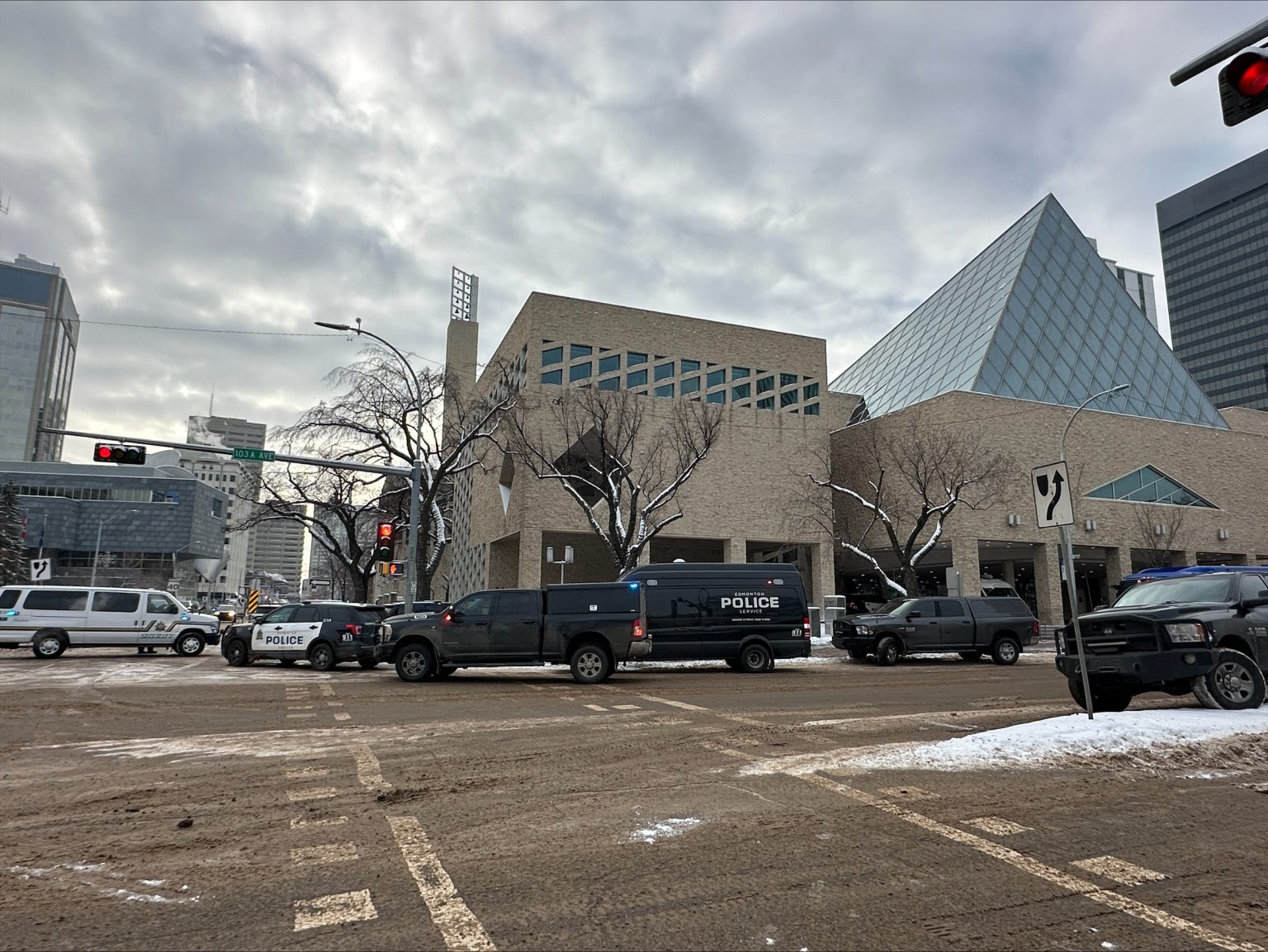 Shots fired inside Edmonton city hall: police | CityNews Toronto