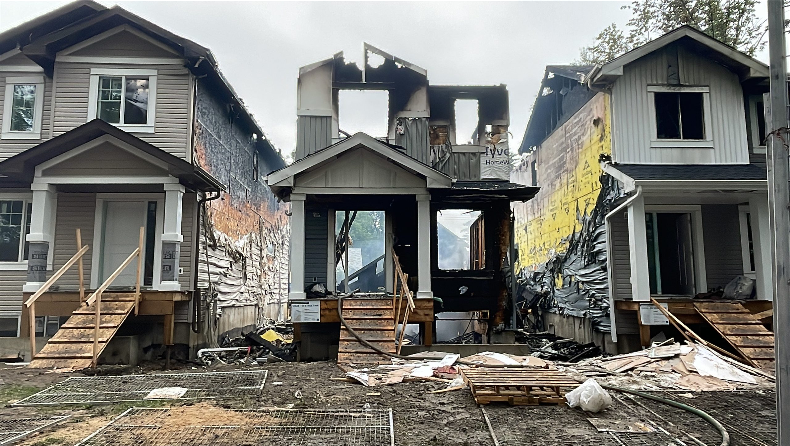 Fire damages 3 under-construction homes - CityNews Edmonton