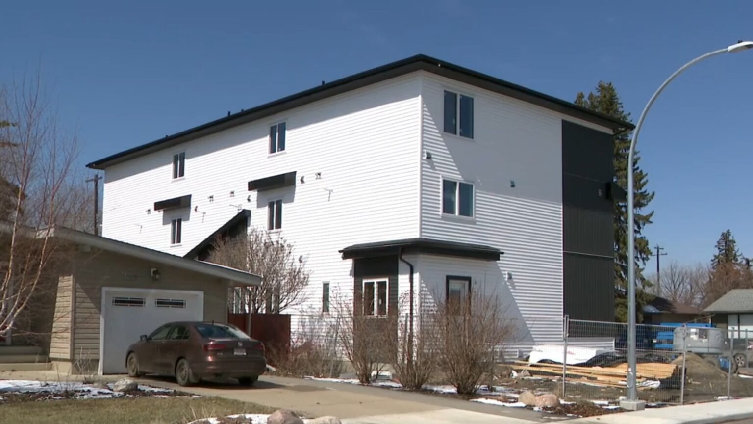 Edmonton city councillors vote against 8-unit mid-block infill cap