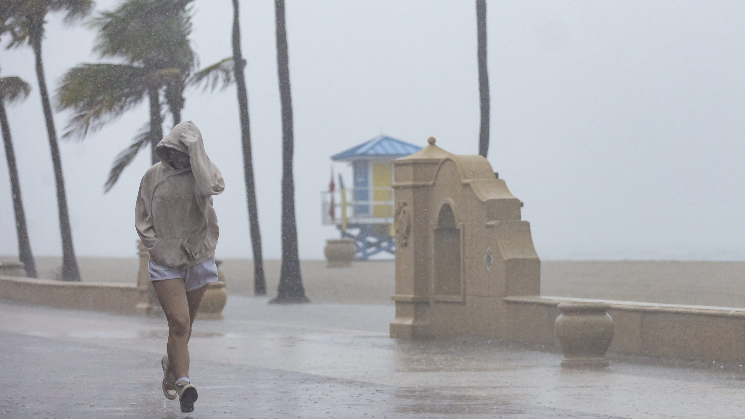 NHL Stanley Cup final: Panthers leave Florida after storm delay
