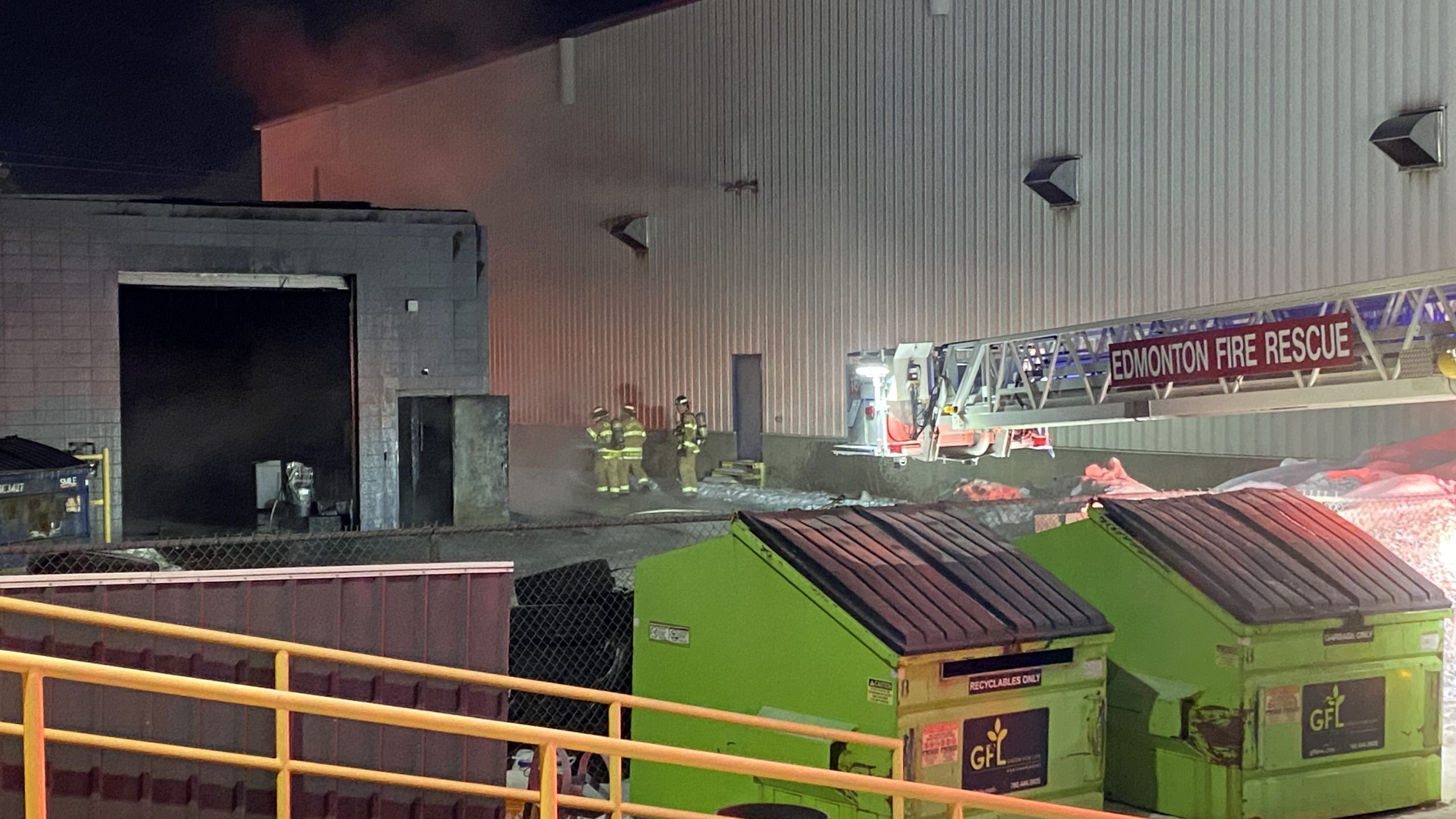 Crews battle commercial structure fire in southeast Edmonton