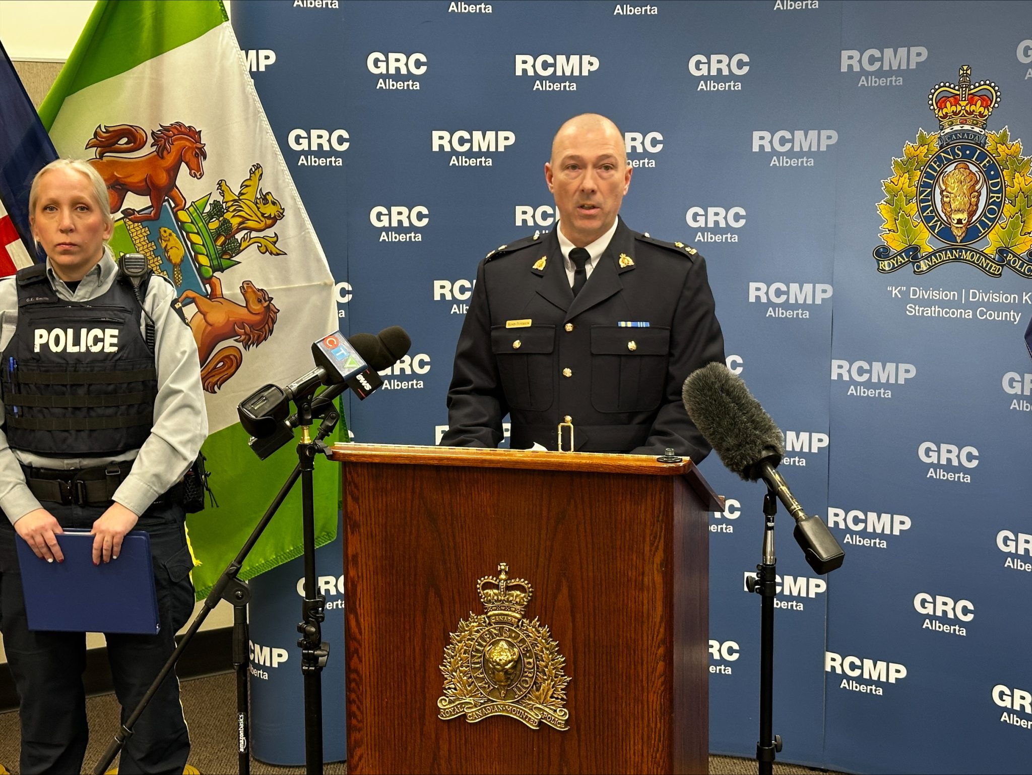 Edmonton drug bust: police seize cocaine, meth, cash