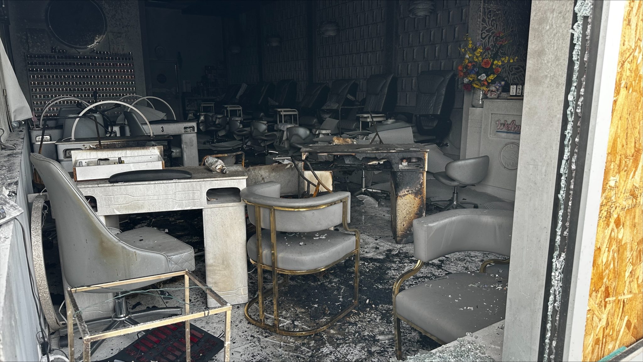 Police investigate fire at nail salon in northwest Edmonton