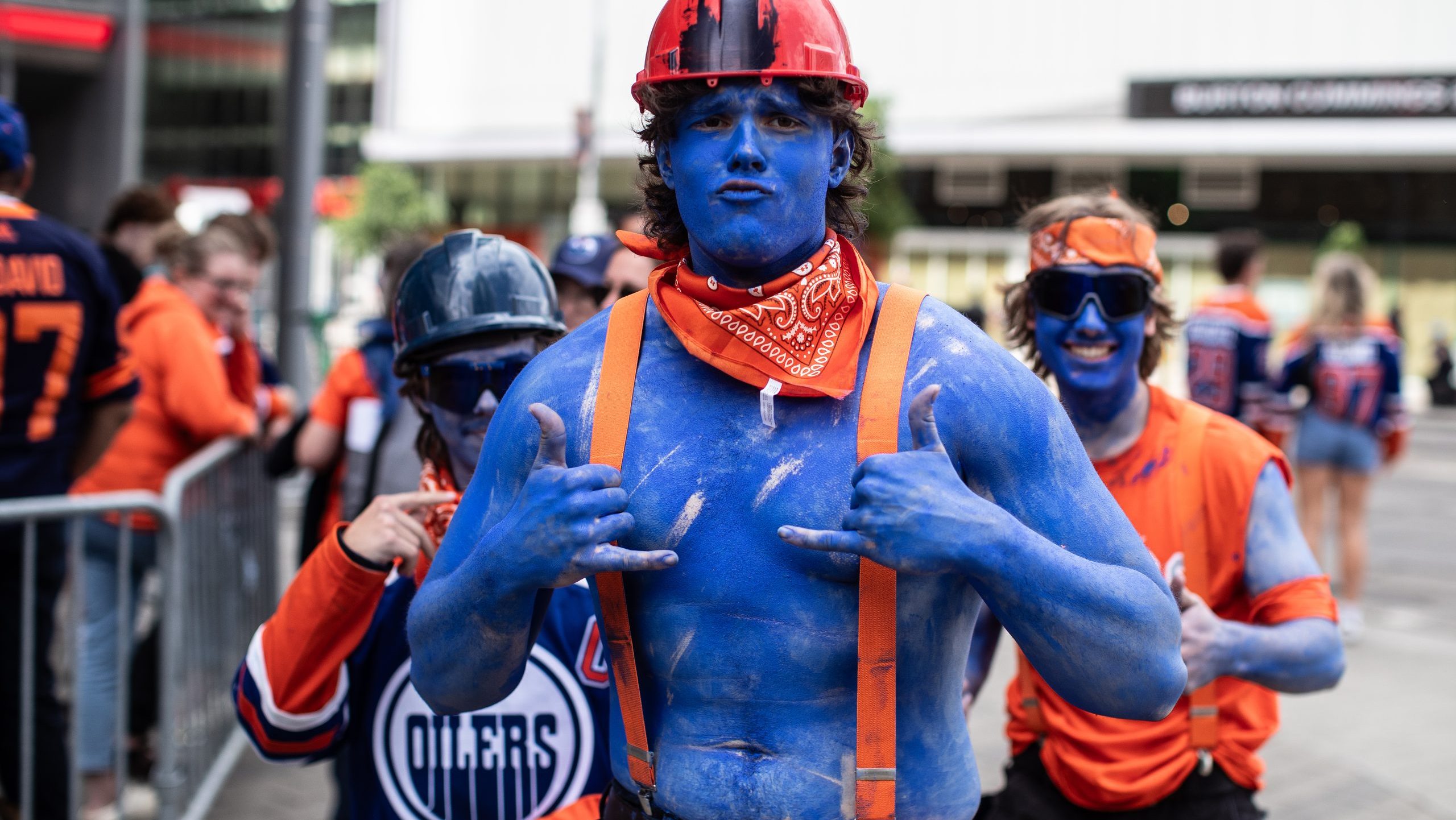 IN PHOTOS: Edmonton Oilers fans bring colour, confidence to Game 2 of ...