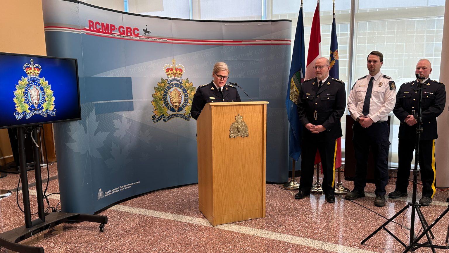 Illegal border crossing into Alberta triggers police chase, ends with ...