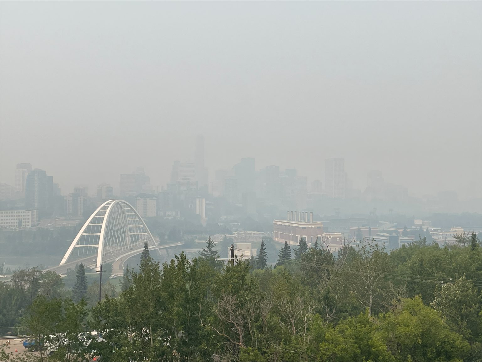 Edmonton issues extreme weather response due to smoke - CityNews Edmonton