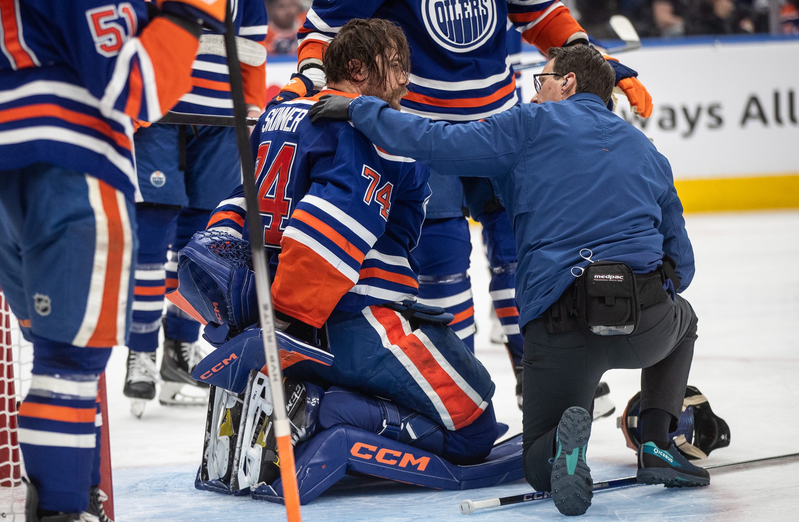Oilers' Skinner not travelling with team after taking knee to head in 4 ...