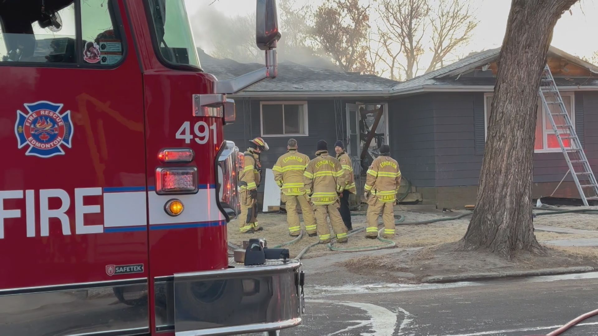 Edmonton fire crews battle early morning house fire in Rio Terrace
