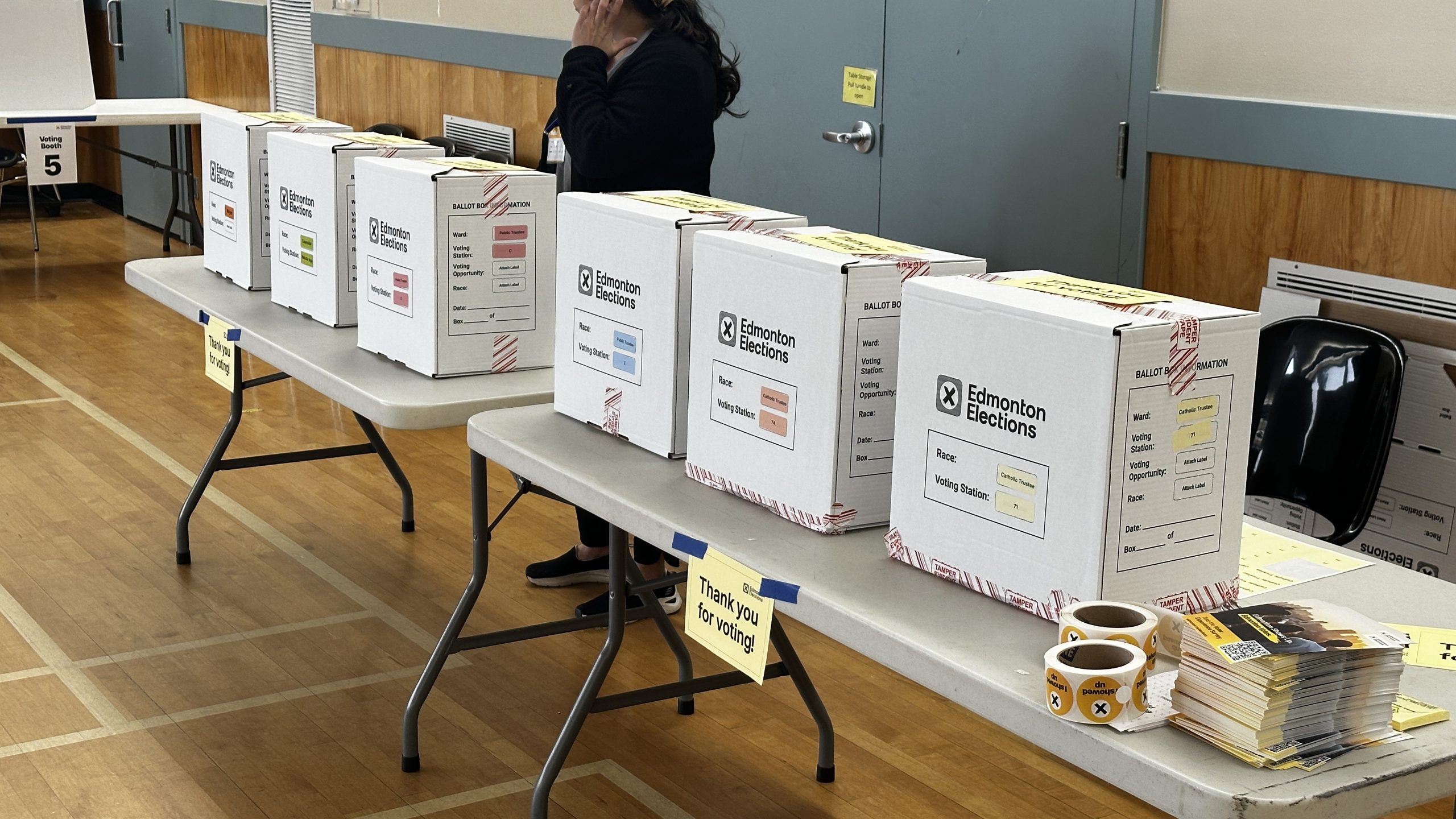 Advanced polling opens as Edmonton voters head to the ballot box early