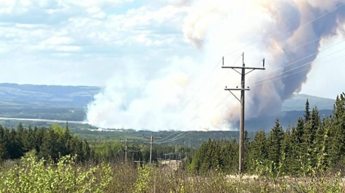 Community northwest of Edmonton under evacuation with over a thousands ...