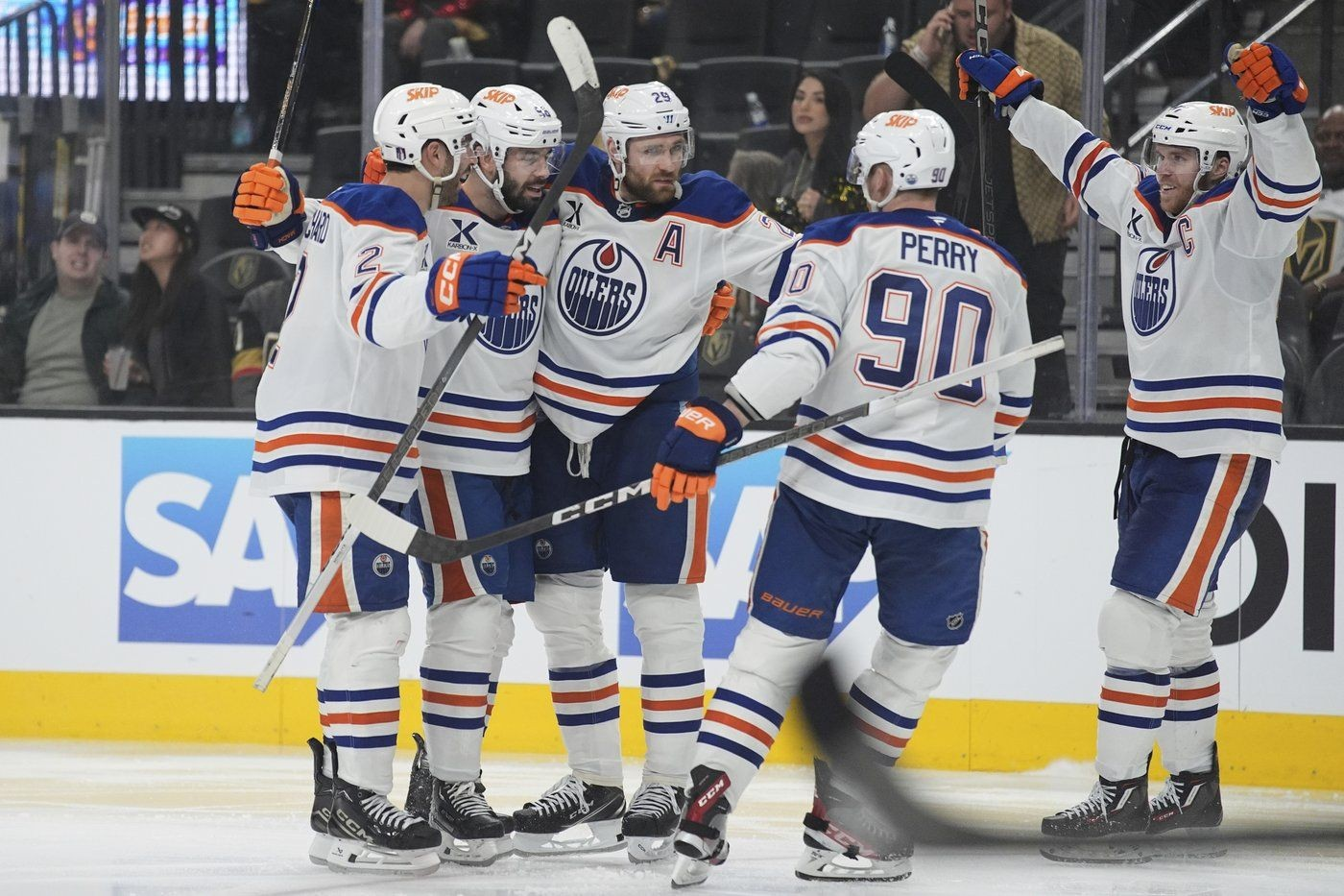 Oilers score 4 unanswered to win Game 1 in Vegas