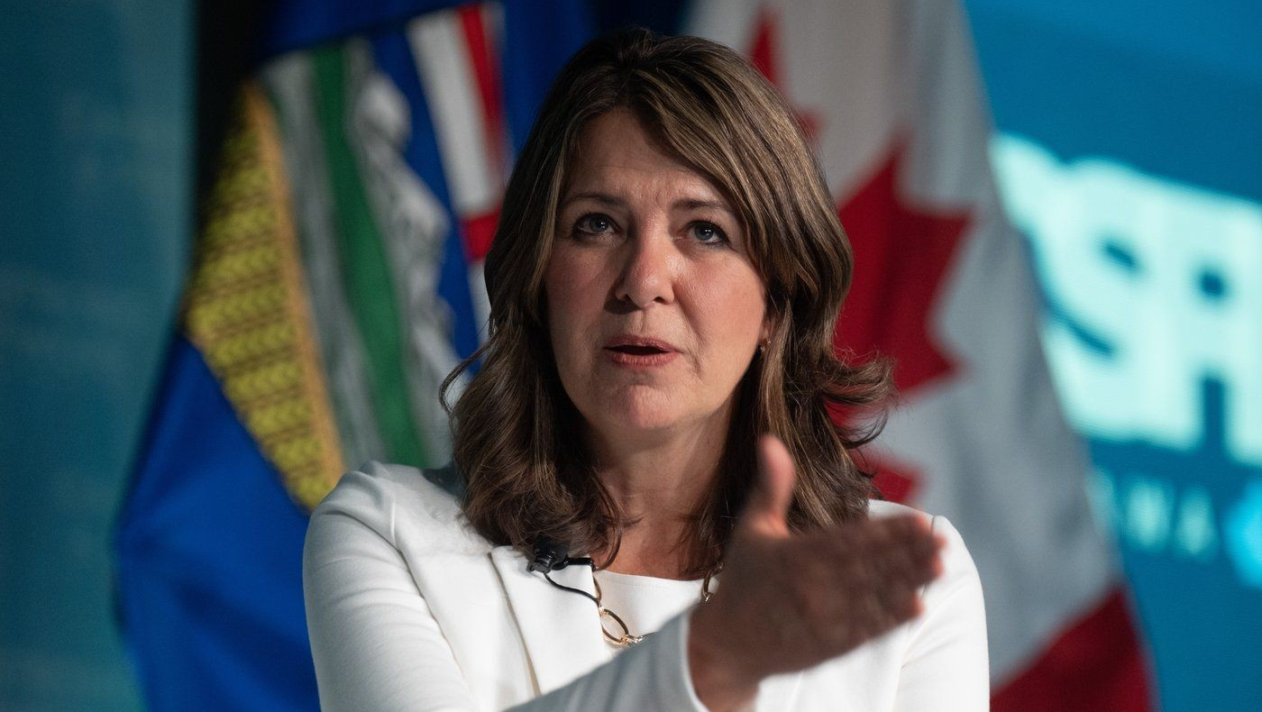 Alberta Health Services restructuring: Premier Smith eyes results in 2026